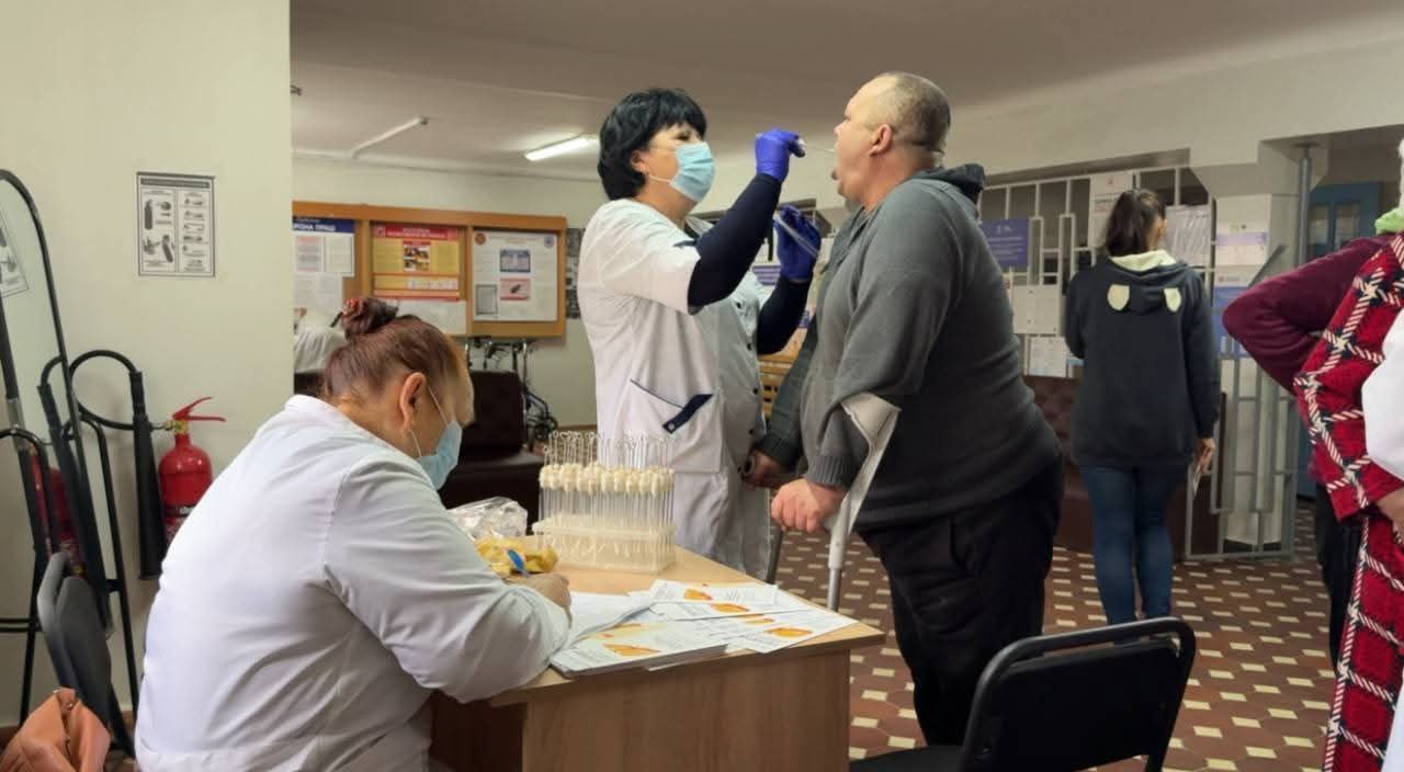 Выездные амбулатории в Харькове обслужили сотни ВПО. Читайте на UKR.NET